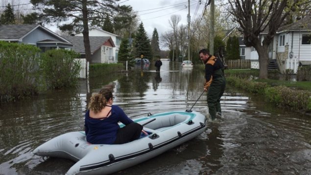 Hundreds of homes threatened as flood waters continue to rise in Quebec ...