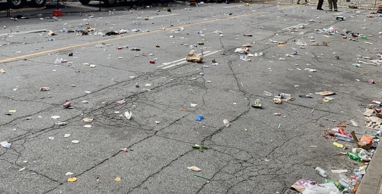 Huge Raptors victory parade- huge garbage mess – RCI | English