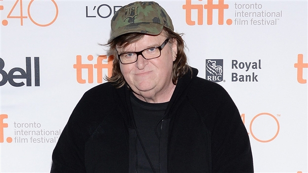 Michael Moore está de regreso y trata de invadir Europa – RCI | Español